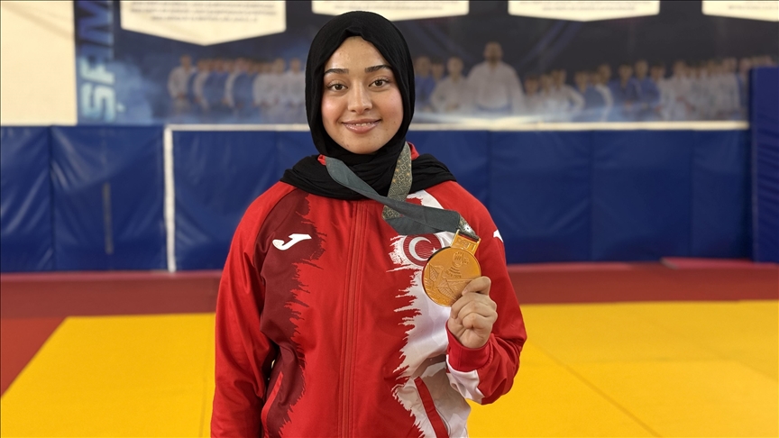 » Judocu Esma Gökülü olimpiyat madalyasını sakat sakat kazandı